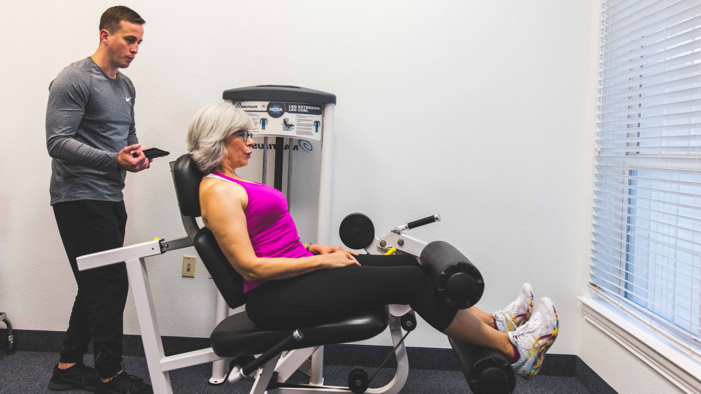 Exercises to Strengthen Legs Before Knee Replacement Surgery & After ...